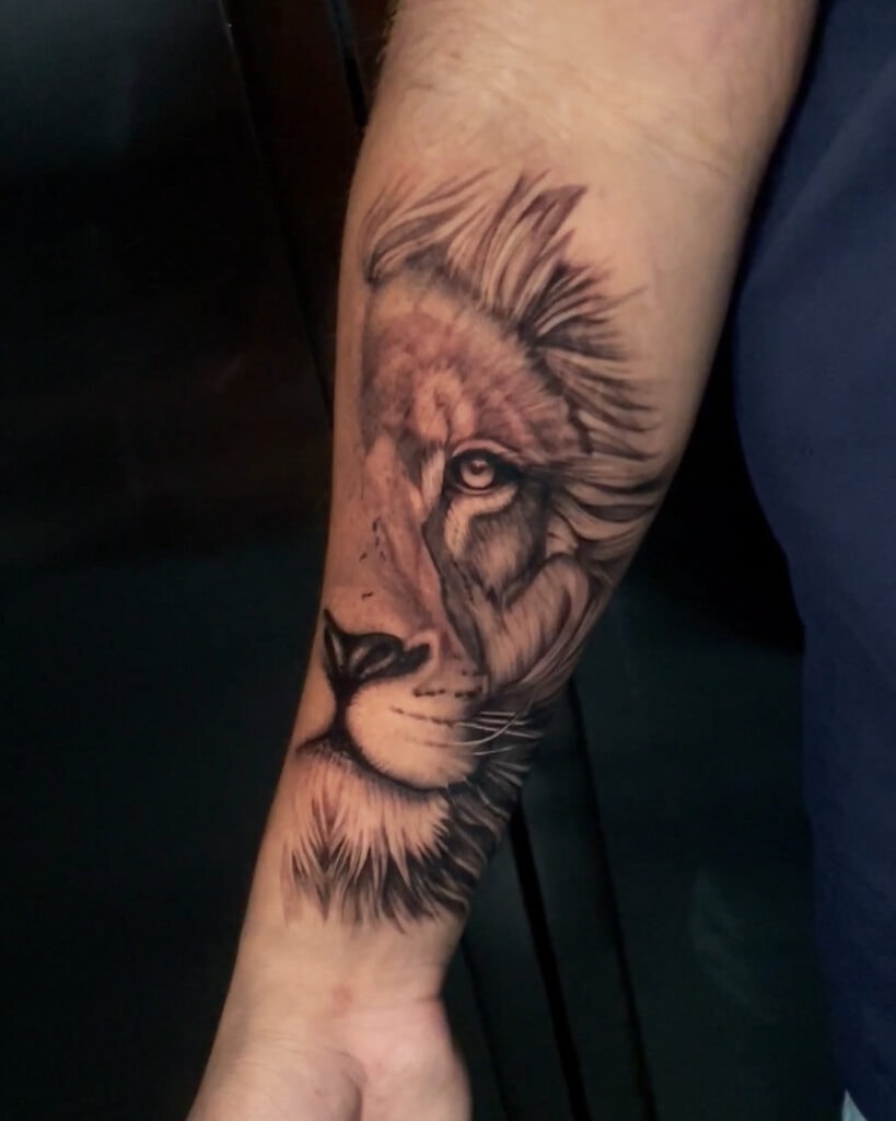 Alin - Realism & Fine Line Tattoo Artist in Montreal | Oly Anger Tattoo