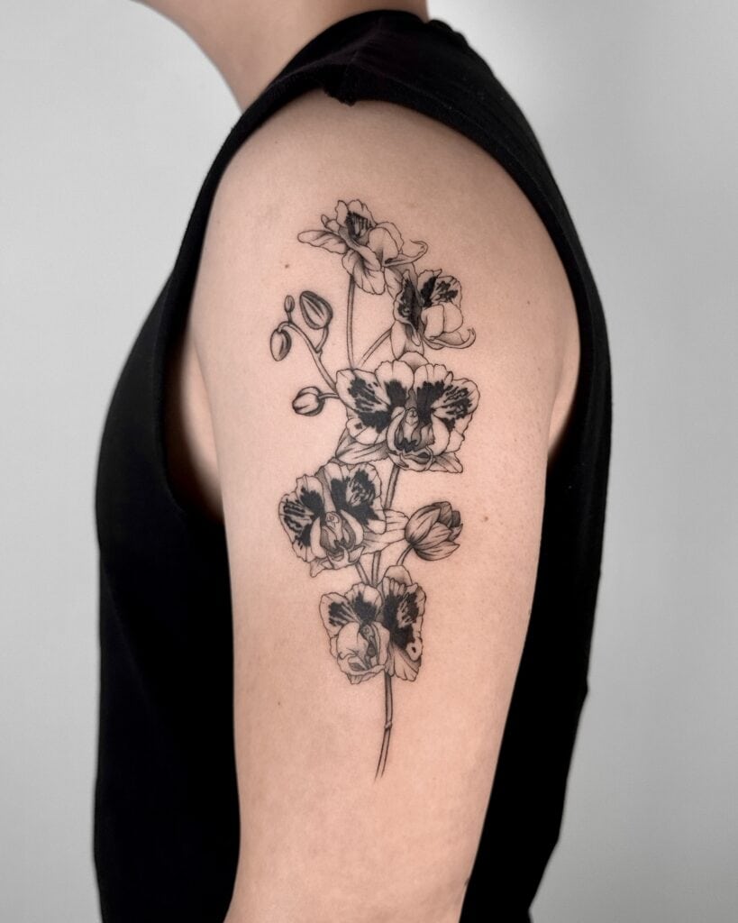 Bihwa - Fine Line Tattoo Artist in Montreal | Oly Anger Tattoo